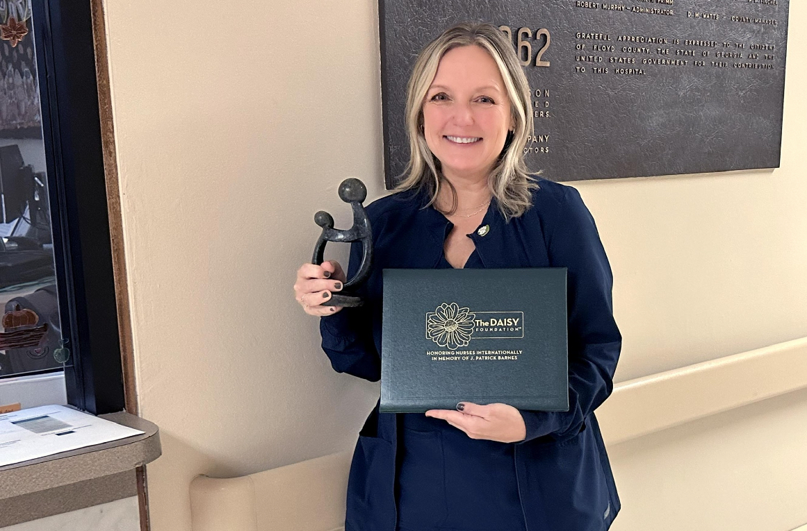 CARE FOR INMATE PATIENT EARNS NURSE A DAISY AWARD | WLAQ-AM