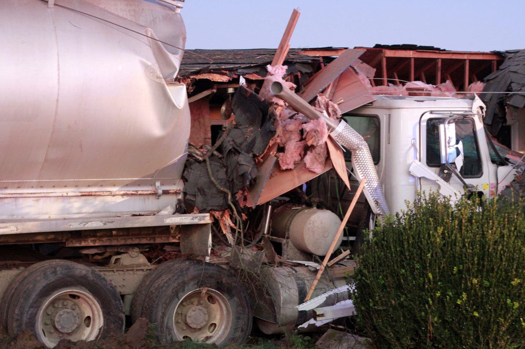 Tractor-Trailer Crashes Into Residence (PHOTO GALLERY) | Goldsboro ...