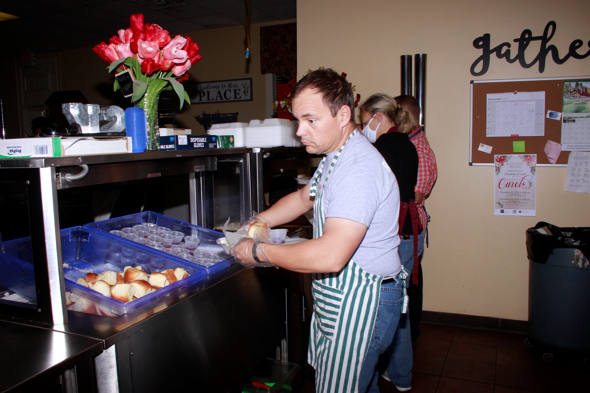 Community Soup Kitchen Serves Up Thanksgiving Meals (PHOTO GALLERY ...
