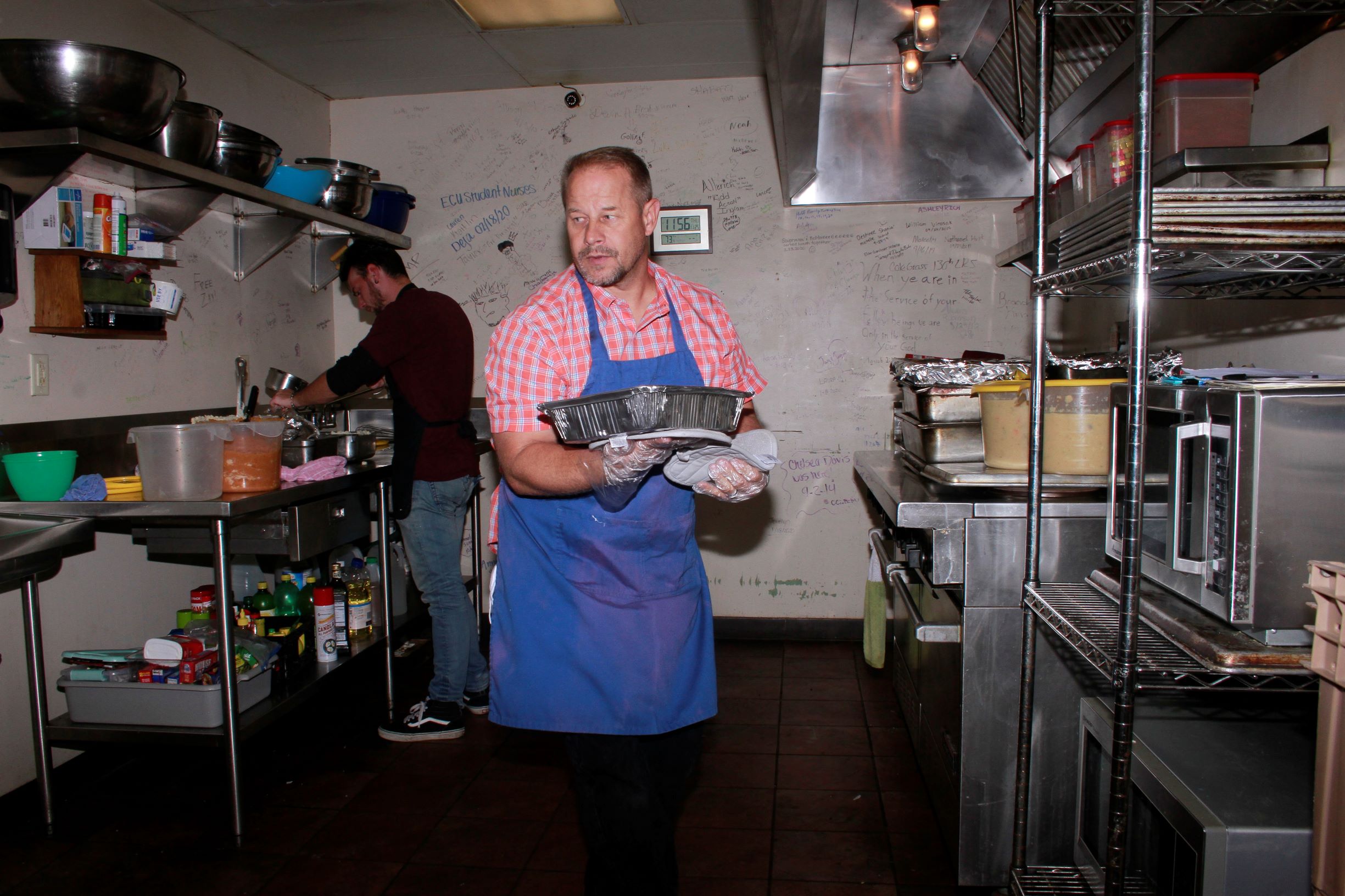 Community Soup Kitchen Serves Up Thanksgiving Meals (PHOTO GALLERY ...
