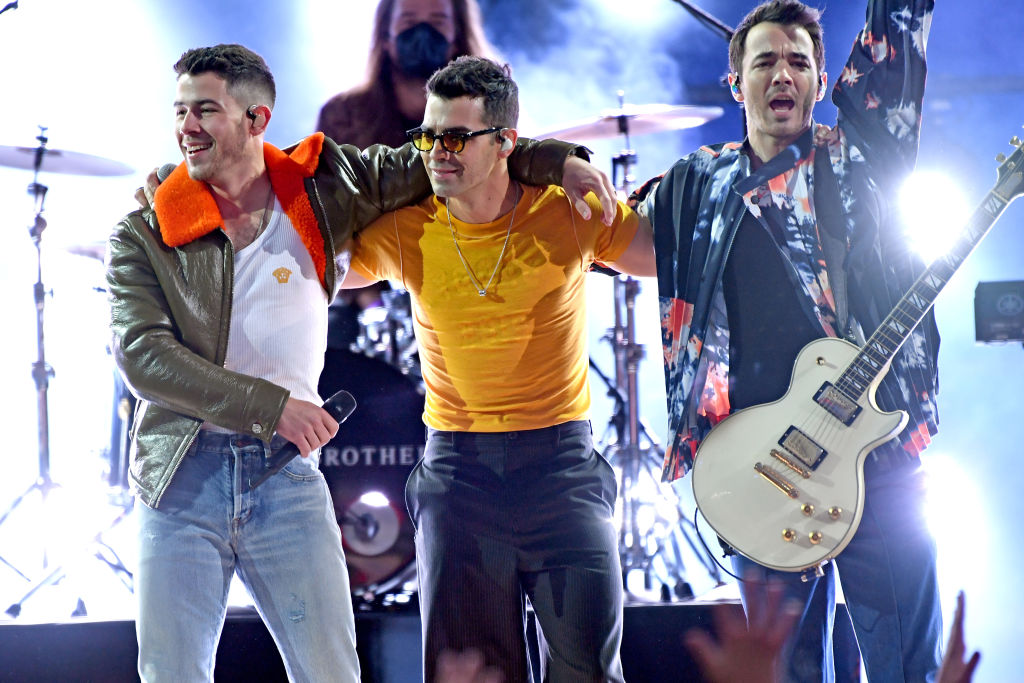 Jonas Brothers Celebrate 20 Years With Living the Dream Tour, Kicking ...