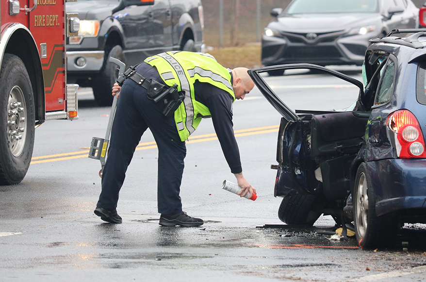 [VIDEO] Officer responding to bomb threat at congresswoman’s home ...