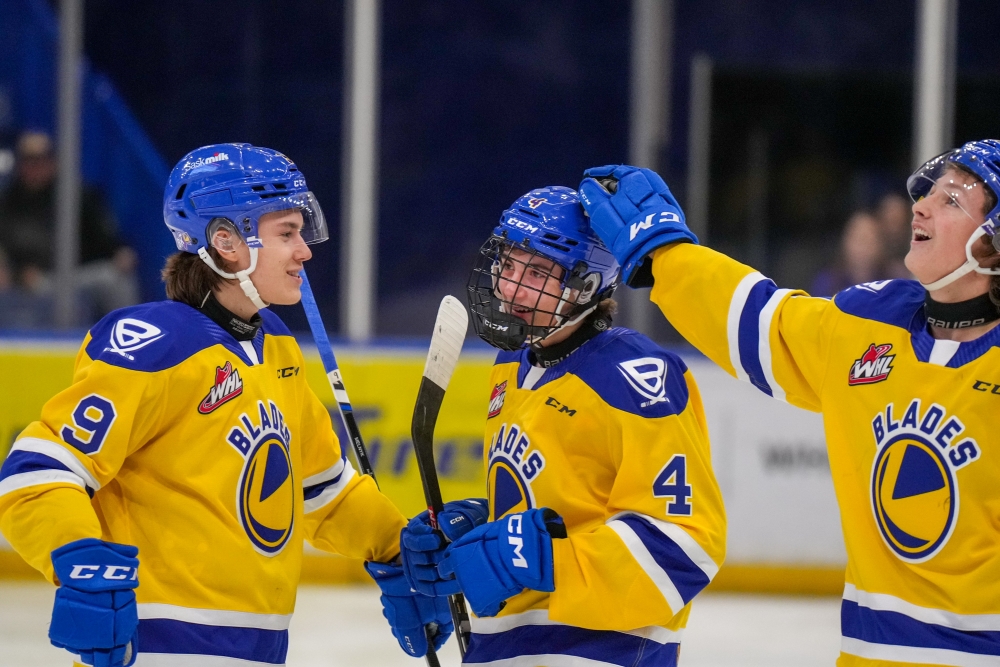 WHL roundup: Suzdalev scores hat trick, West-leading Blades beat Giants 7-2 – 620 CKRM